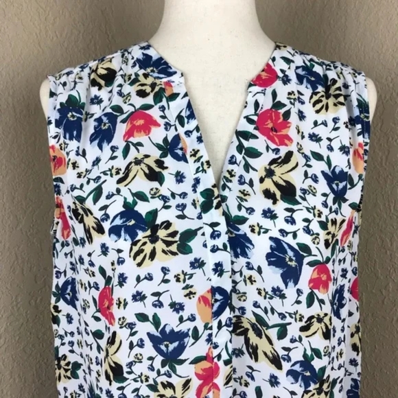 Chelsea & Theodore | Tops | Chelsea Theodore Floral White Sleeveless ...
